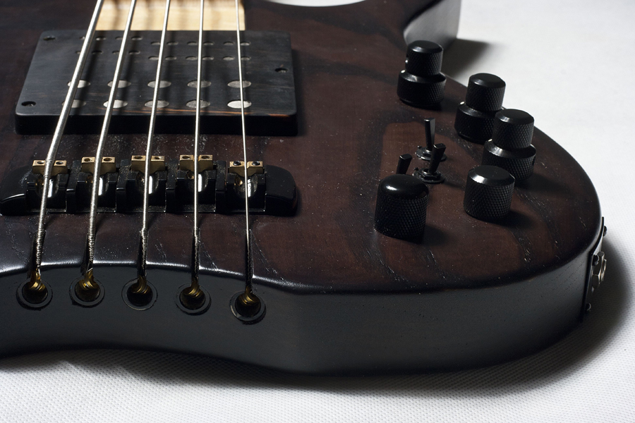 Music Media » Bemutatkozik a legújabb MLp basszusgitár az MLp V-Bass ...